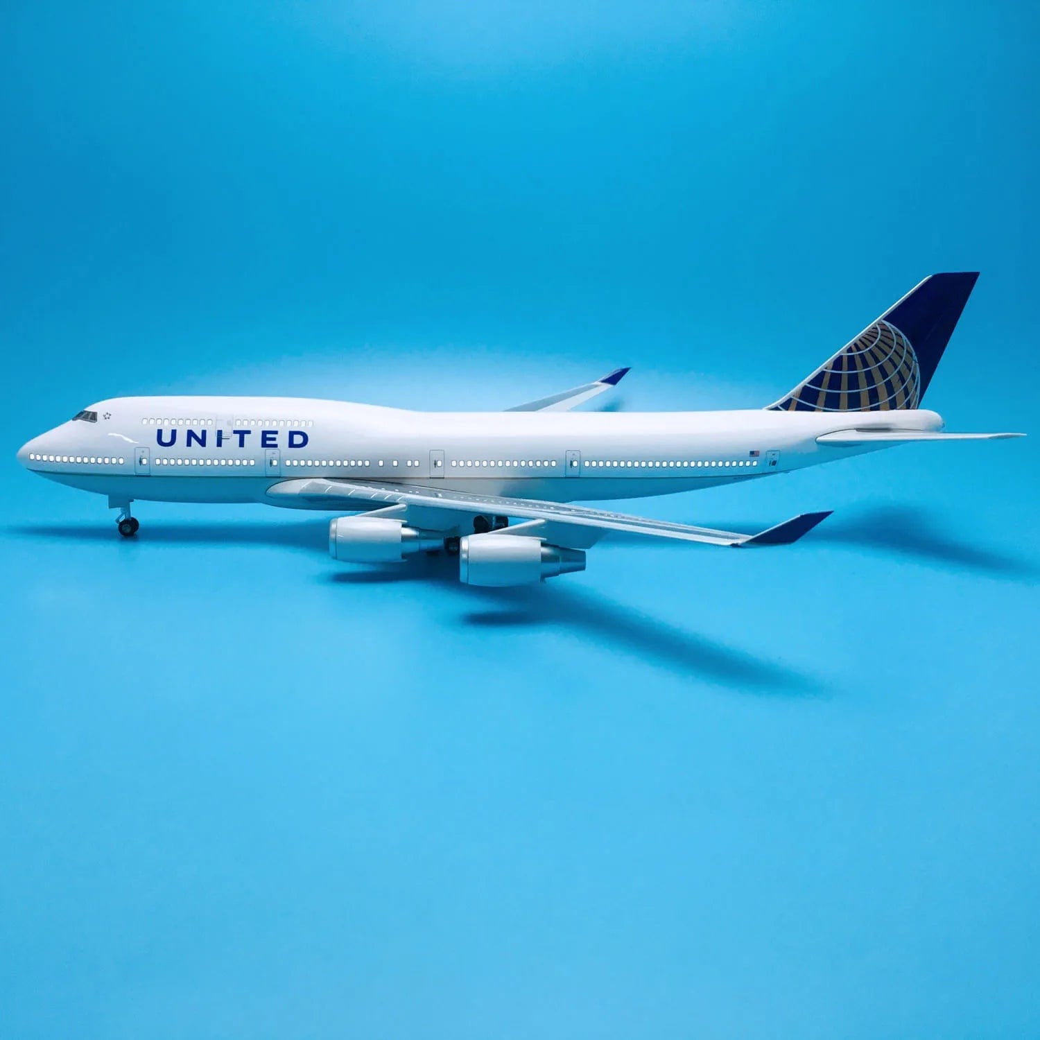 United B747-400 - Scale 1/150 - 47cm - 18.5 in – Flying Dreams ...